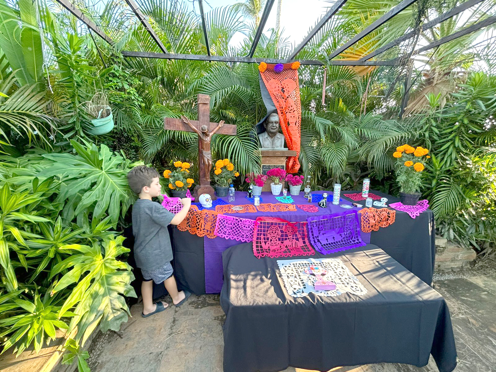 Recuerdan a sus Familiares con Bonitos Altares