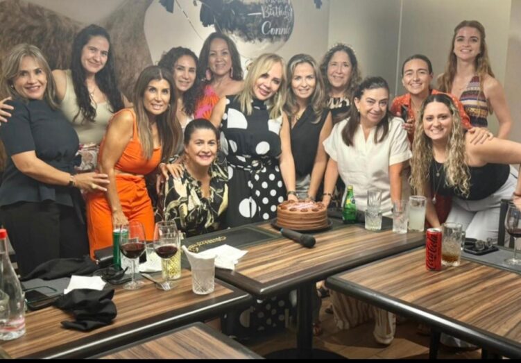 Un Cumpleaños Inolvidable: Connie Chávez es Festejada con Gran Cariño ...