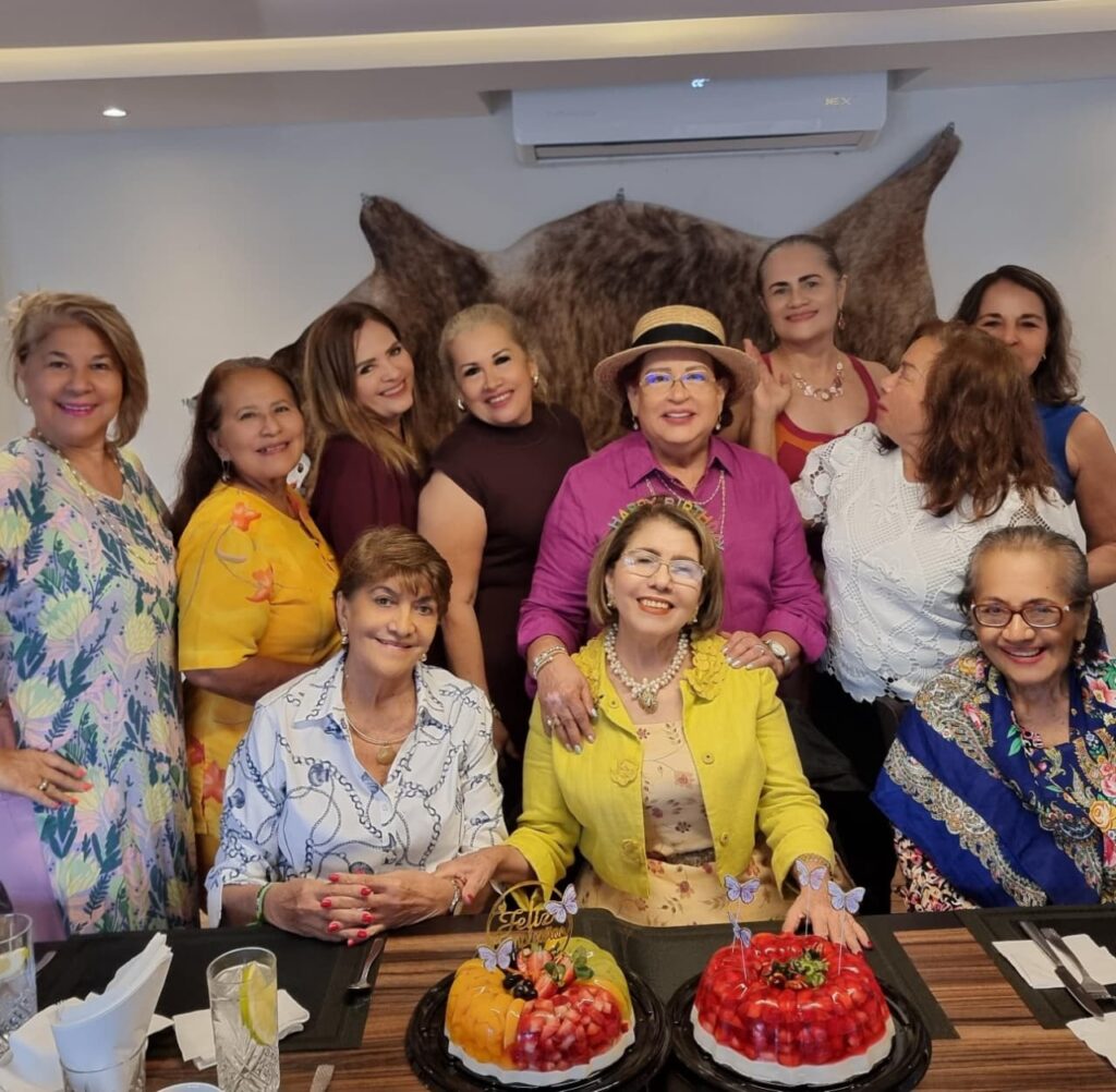 Un Cumpleaños Inolvidable: Connie Chávez es Festejada con Gran Cariño