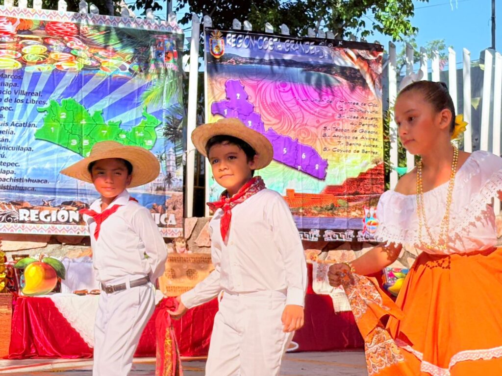 3909df31-1f38-4085-bc4c-112f9d1ab0d7 | Presencia, Tu Revista | Acapulco